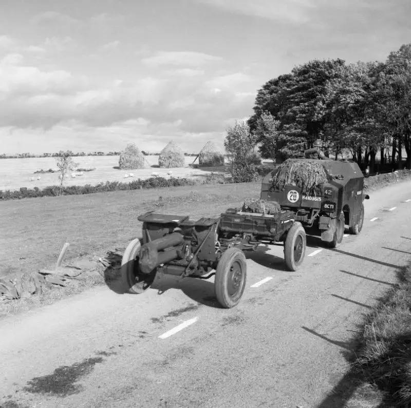 Tracteur C8 MK II avec du chaud de 4,5 pouces. Écosse, octobre 1940 iwm.org.uk.uk