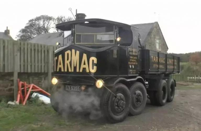 Heavy Anglais Steampunk. Camion à vapeur Sentinel