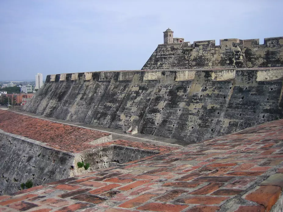 ผนังของป้อมปราการของ San Felippe de Barajas