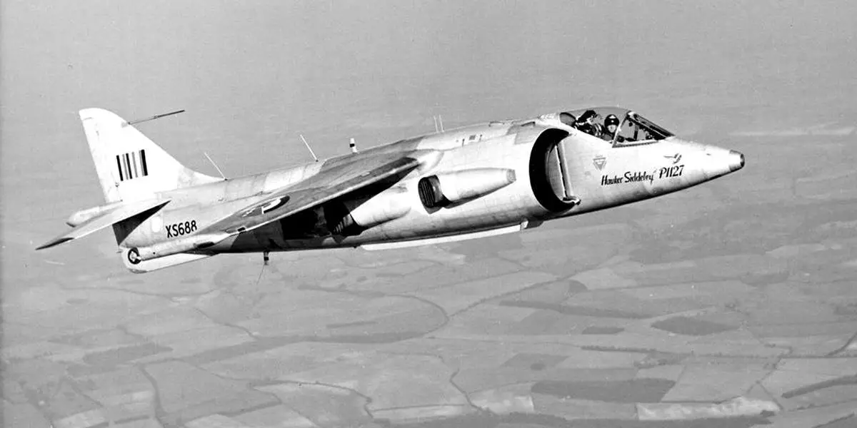 El ejemplo principal de SVP con la desviación del empuje es, por supuesto, Hawker Siddeley P.1127. Más tarde es de él que el famoso Harrier hará.