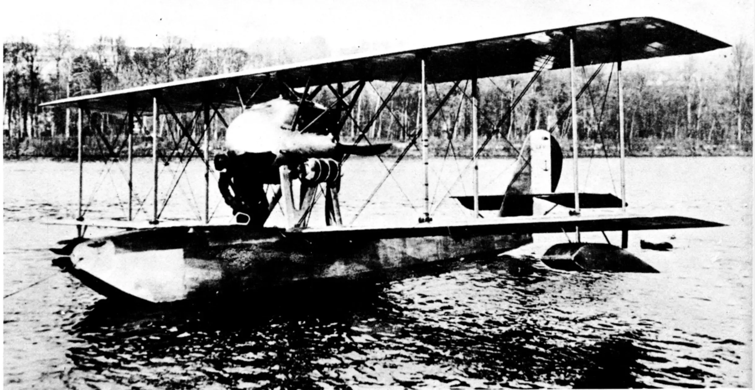 Perahu pejuang terbang C.M. 31 m; Pada tahun 1922-23, dua prototipe diproduksi, yang direncanakan untuk digunakan tidak hanya sebagai pejuang, tetapi juga pramuka. Mesin dilengkapi dengan mesin 300-kuat Hispano-Suiza 8FD dan dikembangkan 210 km / jam