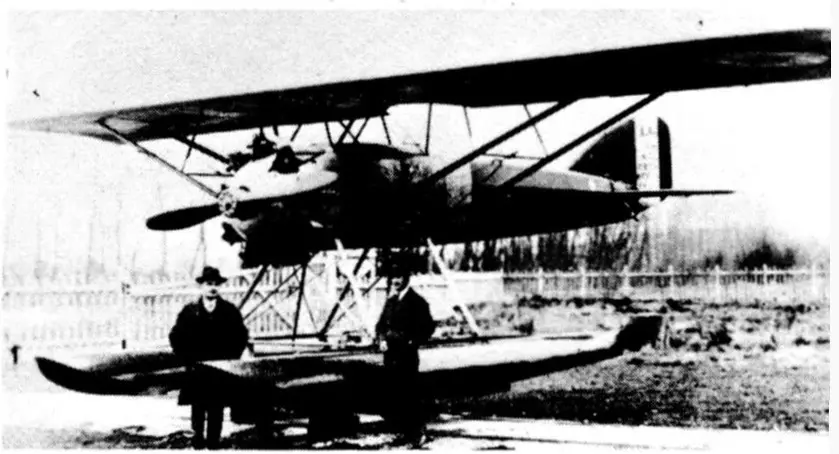 Gourdou-Leesurre LGL 32 HY FIGHTER SEAPLANE. Prvý prototyp LGL-32 bol vybavený plavákom z dreva a duráfu. Auto bolo testované v roku 1927 a nainštaloval záznam výšky - 9290 metrov; Iné charakteristiky LGL-32 boli priemerné