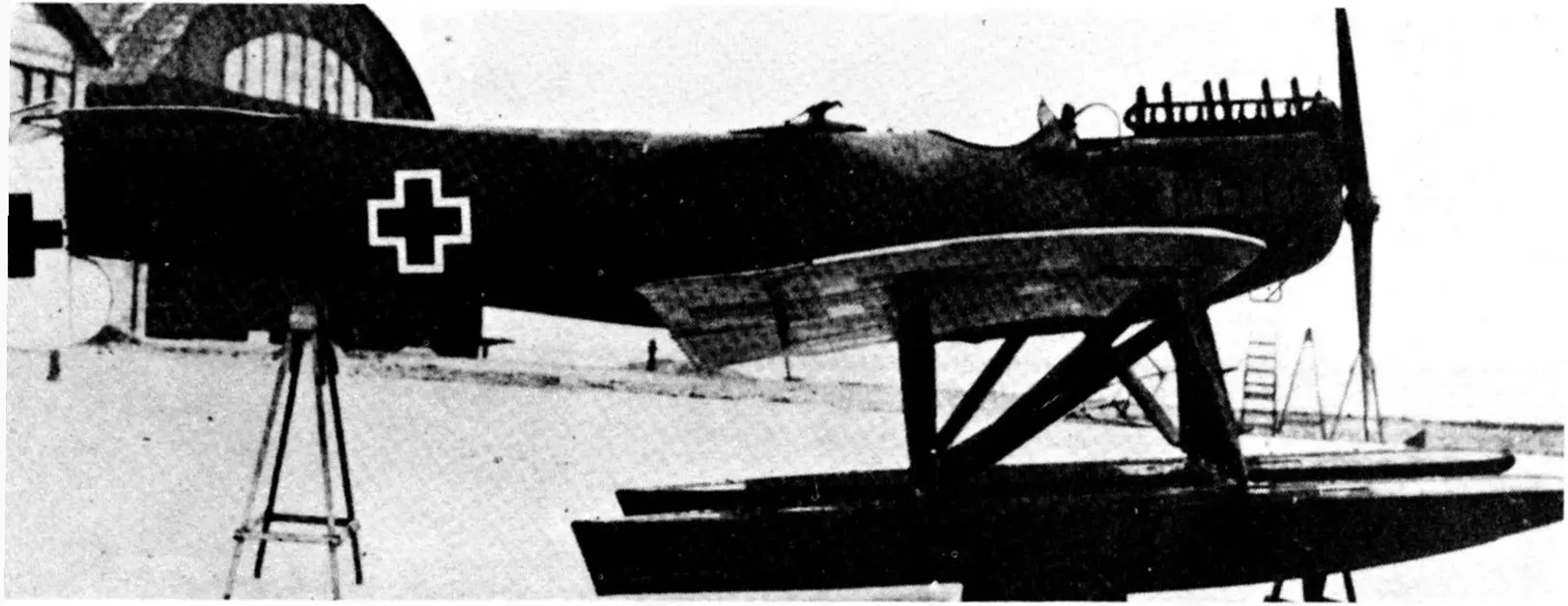 Hansa-Brandenbourg W-29 იყო ორმაგი float-fighter-monoplane ჰიდრავლიკური seaplane, შეიარაღებული სამი მანქანა იარაღი, რომელთაგან ორი იყო სინქრონიზებული. ჯვრების სახით ვიმსჯელებთ, სურათი 1918 წლის მარტ-აპრილში გაკეთდა. Seaplane აღჭურვილი იყო 200-ძლიერი Benz Engine- ით და შეიმუშავა მაქსიმალური სიჩქარე 165 კმ / სთ. ომის შემდეგ ამ მანქანის საფუძველზე, Heinkel მე შემუშავდა