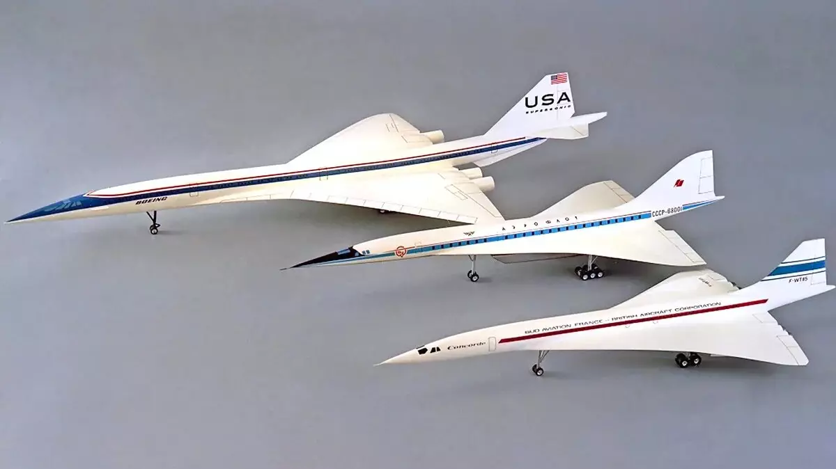 ម៉ូដែលខ្នាតធំបង្ហាញពីអ្វីដែលអាចជាអ្នកដំណើរ Superonic - Aérospatiale / Bac Concorde (បារាំងប្រទេសអង់គ្លេស), Tu-144 (USSR) និងក្រុមហ៊ុន Boeing 2707 (សហរដ្ឋអាមេរិក) ។ រូបថត: ប៊ូអ៊ីង។