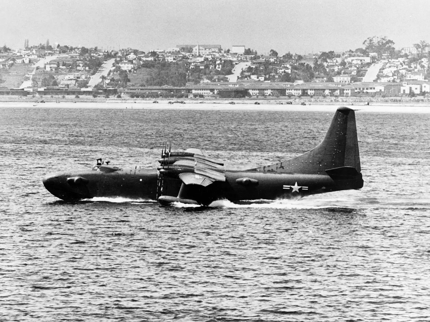 Prototype Convire XP5Y-1 árið 1950. Vél gerð upp fyrsta flug sitt 18. apríl 1950 og hrundi árið 1953