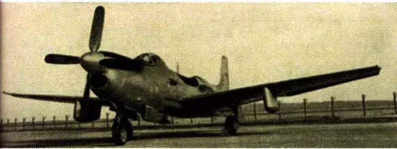 Der erste Prototyp des Prototyps des Konsolidierungs-Vultee XP-81 (44-91000) mit dem Motor V-1650-7