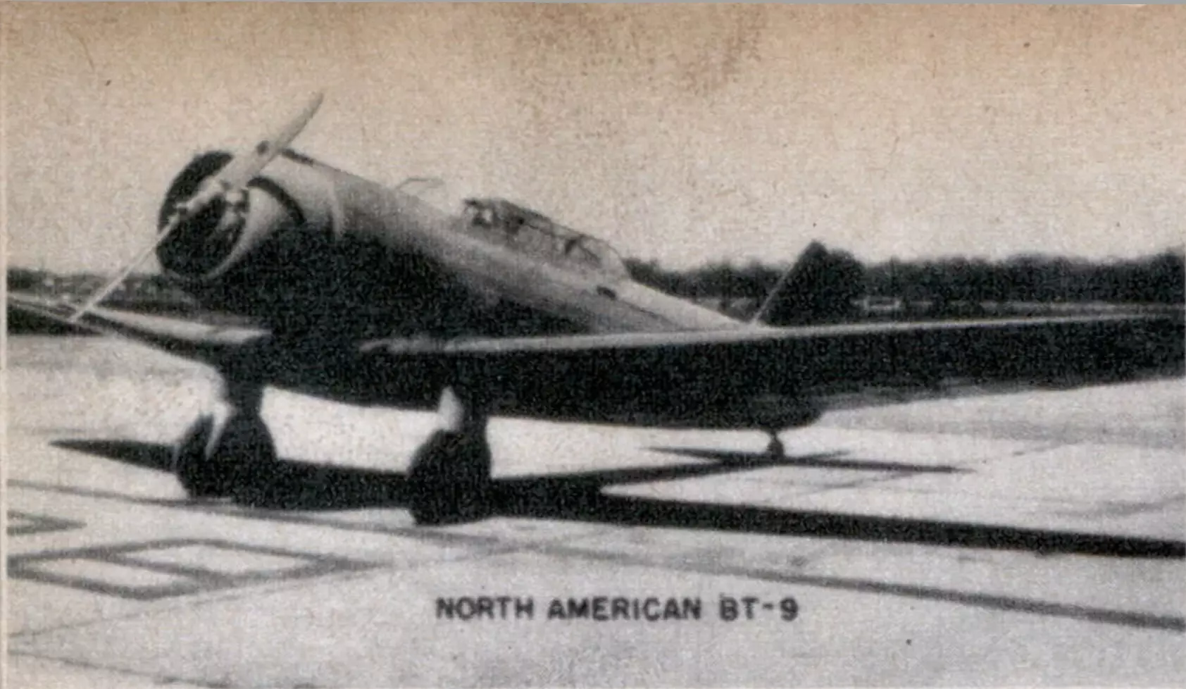 Kuzey Amerika BT-9 - Ordu çift eğitimi 400 güçlü Wright hava soğutma motoru ile donatılmış hava eğitim uçağı. Maksimum hız, saatte (275 km / sa), iniş hızı - saatte 56 mil (90 km / s). Bu uçak, kör uçuşları öğretmek için özel olarak donatılmıştır.