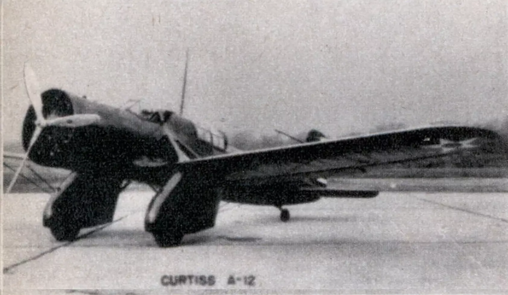 Curtiss A-12 - เครื่องบินกระแทกคู่ของกองทัพบกพร้อมปีกล็อคต่ำ มันมาพร้อมกับเครื่องยนต์เรเดียลพายุไซโคลนเก้าไร่ไรท์ที่มีความจุ 750 แรงม้า และมีความเร็วสูงสุด 192.5 ไมล์ต่อชั่วโมง (309.7 km / h) อาวุธยุทธภัณฑ์แต่งหน้าสี่ปืนกล