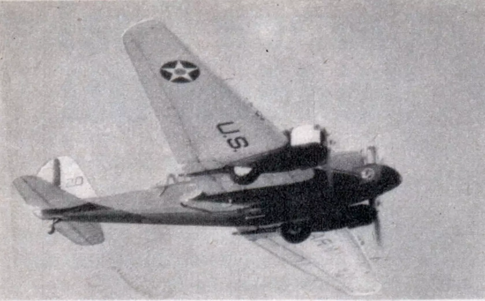 ABD Ordusu Hava Kuvvetleri'nin resmi fotoğrafı, Martin B-10 bombardımanının imajı ile ordu havacılığının ana karargahı için tasarlanmıştır. Bu ortalama fatura iki radyal motorla donatılmıştır ve Pasifik sahilinde eylem için yaratılmıştır.