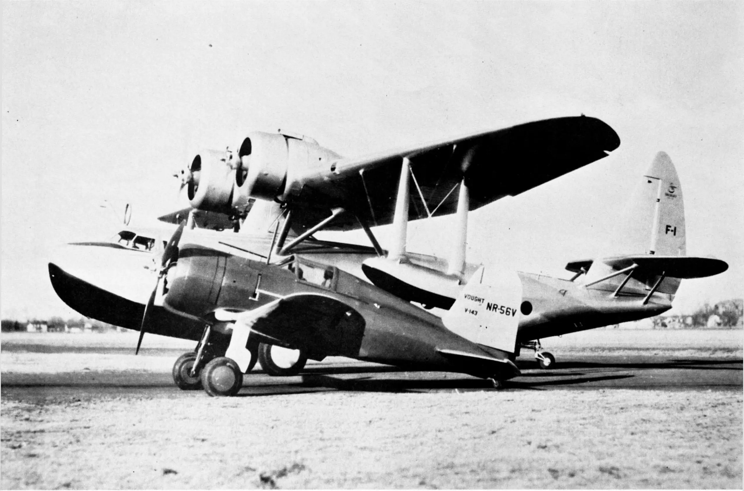 Na obrázku vytvorenom 2. februára 1937 môžete vidieť Sikorsky S-43 lietajúci čln a skúsenú šancu-Voght V-143 bojovník. Lietadlo, ktoré zverené civilné registračné číslo NR-56V nebola záujem o velenie americkej armády letectva a po potvrdení povolenia navrhol výrobca do iných krajín