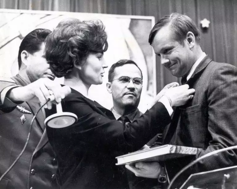 Neil Armstrong dan Valentina Tereshkova