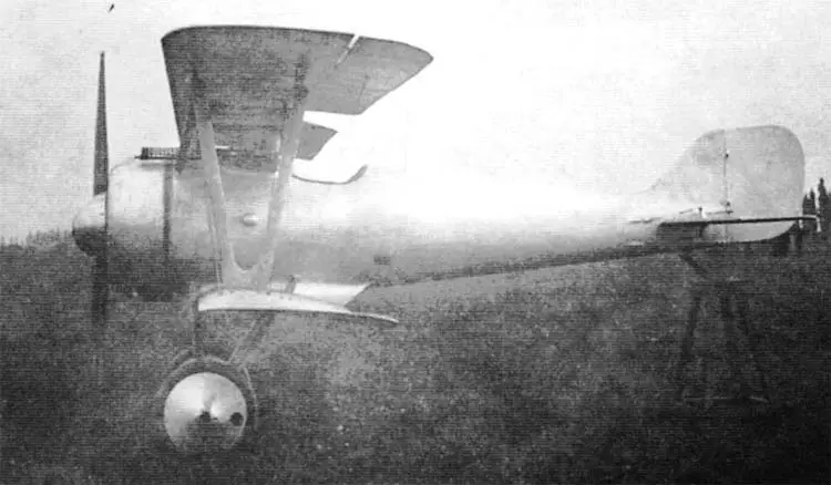 Un Fighter experimentat Pfalz D VI pe testele de bază de date IDFLIEG în Adlershof. Foto: Airwar.ru.