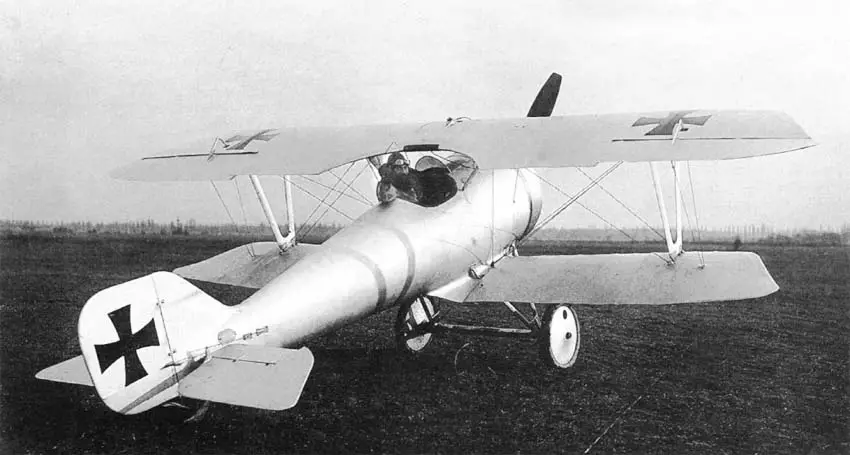 Un experimentado Pfalz D VI Fighter en las pruebas de base de datos de IDFLIEG en Adlershof. Foto: Airwar.RU.