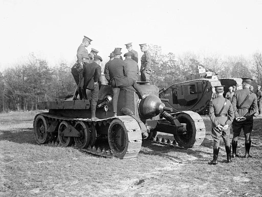 Career Final Christie M1921 Medium Tank ay naging katayuan ng isang eksibit ng museo. Oo, at ipinasa nila sa scrap metal