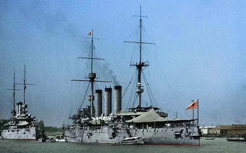 Battleship Cruising ādas