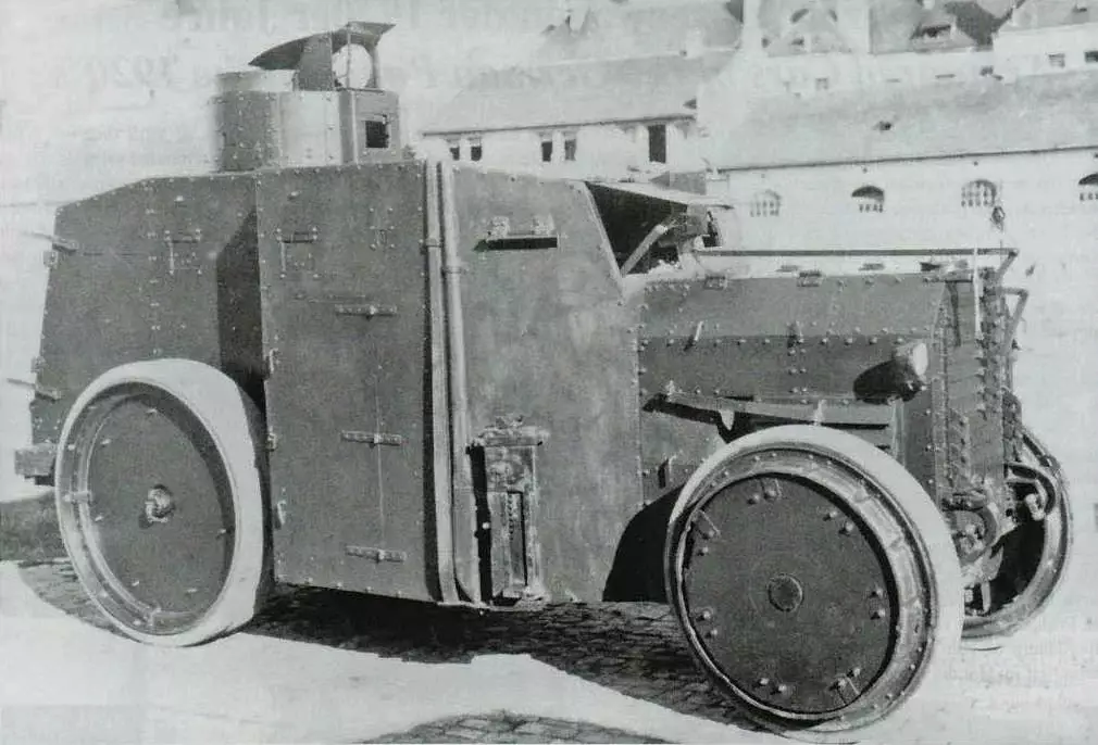 اللسان المدرعة هيرمان. الجزء 10. Daimler Straßenpanzerwagen / 19. بالنسبة للشرطة، اتضح أفضل
