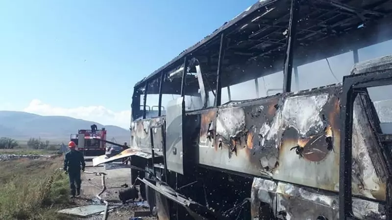 Spaljeni autobus u Vardenisu (Armenija) 29. rujna. Udar je bio odložen iz truline