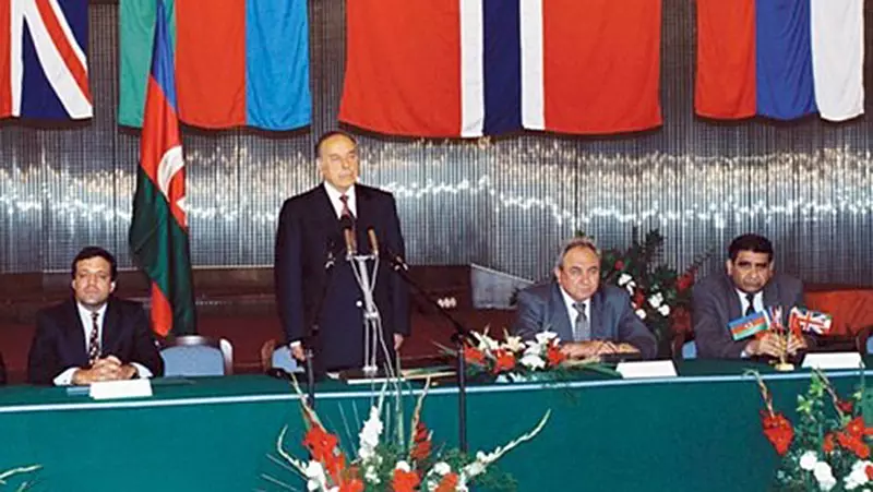 Heydar Aliyev na potpisivanju ugovora