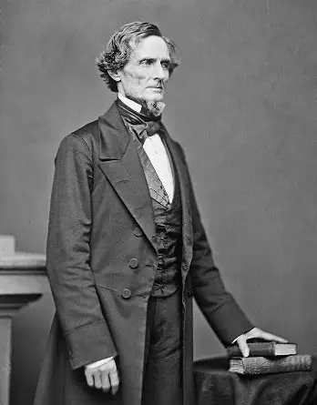 Jefferson Davis, presidint fan 'e konfederaasje. Yn 'e oarloch wjerspegele hy de leauwen fan syn folk yn it Armament of Slaven. Allinich in hopeleaze posysje makke him in alternatyf eachpunt fan Wikipedia te akseptearjen