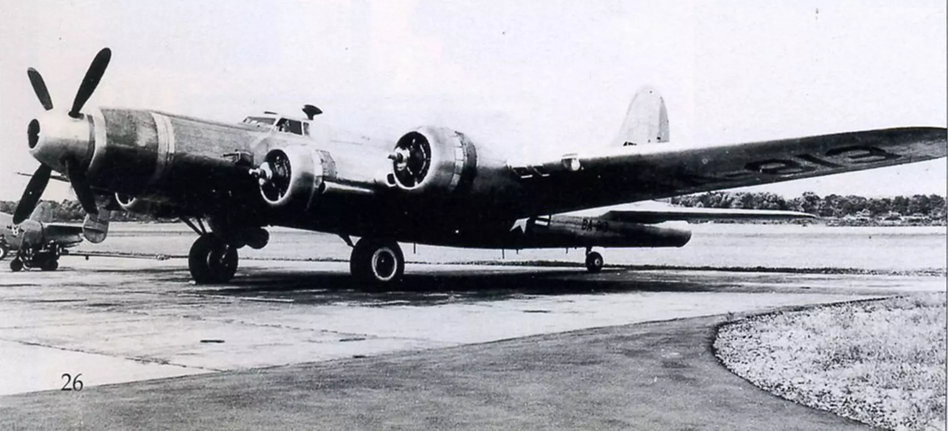 在基西米B-17中恢復，從B-17G接收到側編號BA-813（44-85813）的結構元素。這架飛機也被修改為測試新發動機（Philip Dzharretta的照片）