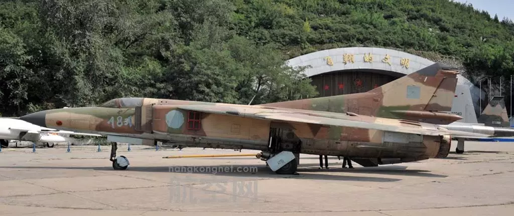 Asi apo maChinese naYankees vakatenga mig-23s kubva kuIjipita - in, kushamisika kwakavamirira! The Chinese, kuyedza kutevedzera nhamba yeyeni-23 mhinduro, yakawana yakanaka, uye maAmerican -